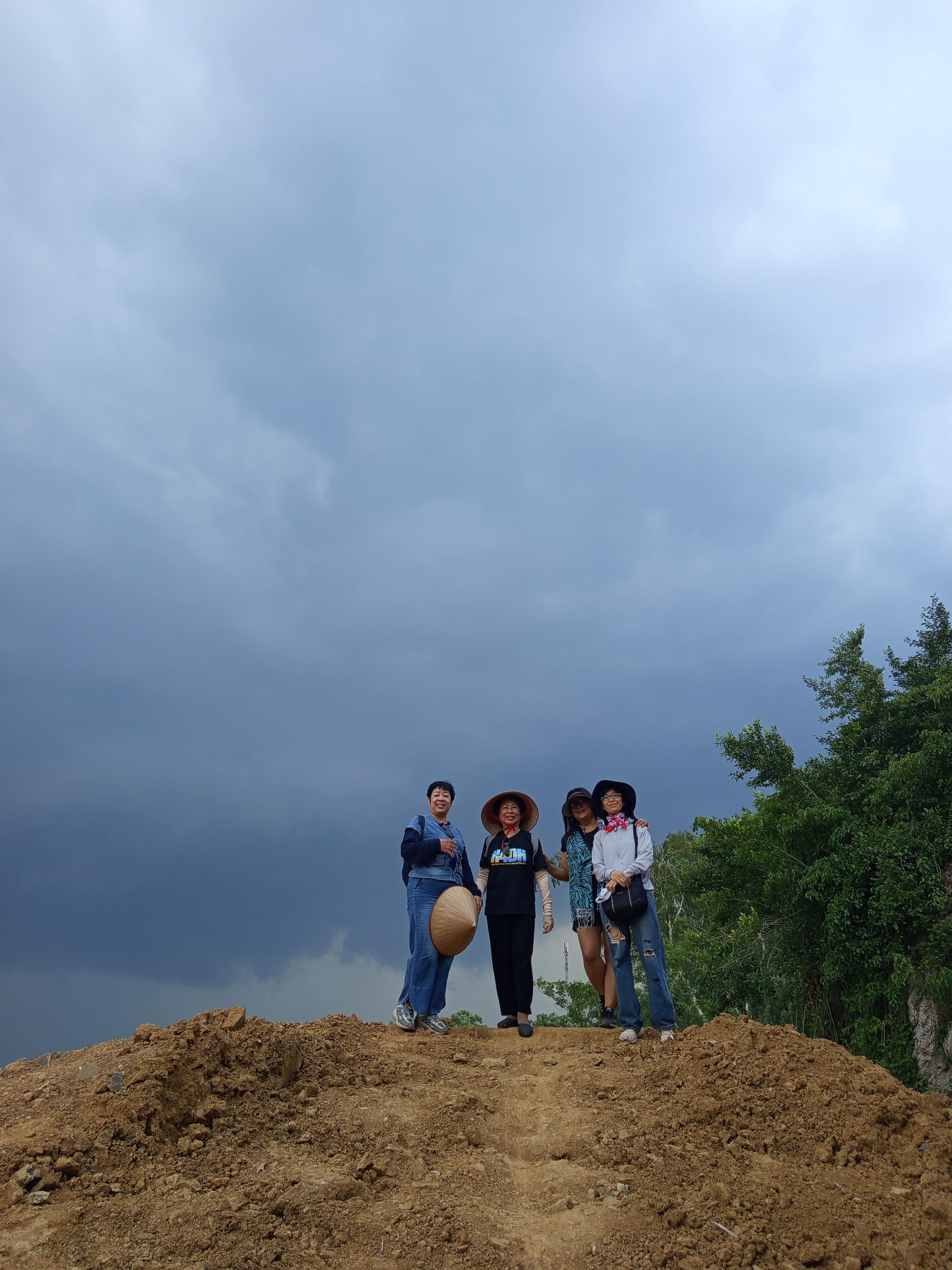 Runs Hash Flash – Hanoi Hash House Harriers